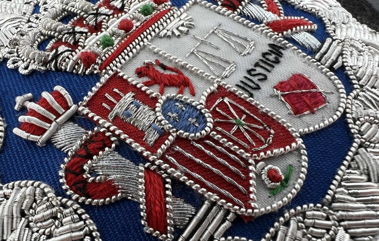 Emblema toga Juez (100 mm diámetro) - Insignia Online