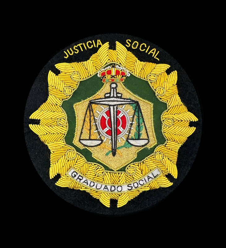Emblema toga Graduado Social (100 mm diámetro) - Insignia Online
